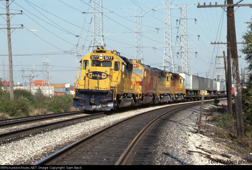 ATSF #199 Led by 5177